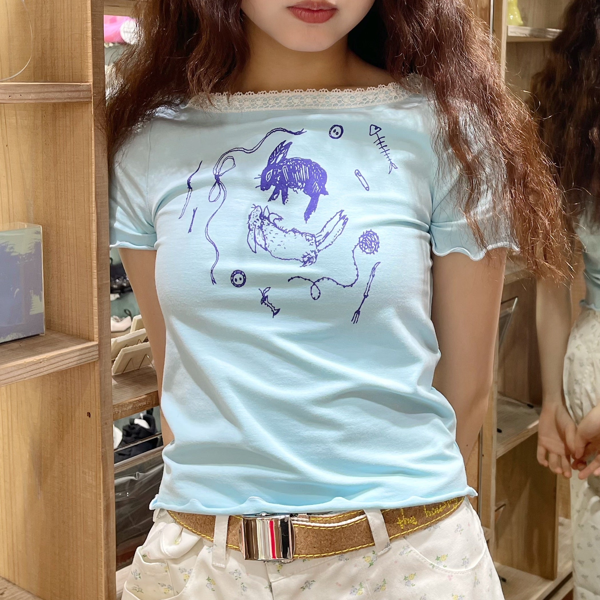 Beatrix blue playing rabbits tee / blue / プリントTシャツ | シープ / SHEEP | Rabbit